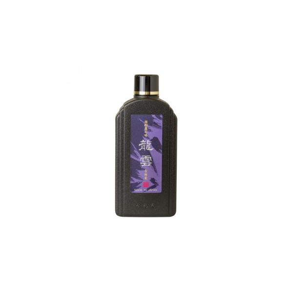古梅園 墨液 龍雲 500cc 古梅園が独自に吟味し造った超微粒子の油煙を使用した液体墨です。特に淡墨にしますと、基線とにじみがはっきりとした立体感が得られ、調和のとれた古墨の味わいが楽しめます。 生産国:日本 おすすめ キーワード【楽器 ...