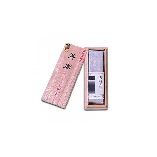 開明 固形墨 鈴鹿墨 5丁型 HO8302 業界初の色墨を考案するなど時代に合わせた独創的な墨作りをしています。 生産国:日本 素材・材質:墨:煤(採種)・膠・水・香料  商品サイズ:57×155×25mm 重量:105g 内容量:55g ...