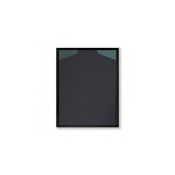 ユニフォーム額　黒　33L100F0104 ユニフォームや衣類を飾るための額です。収納寸法:499×384mm。収納可能厚みは10mmとなっております。紙製の型枠式ハンガーマットが付いていて、たたんで収納しやすくなっています。 生産国:日本...