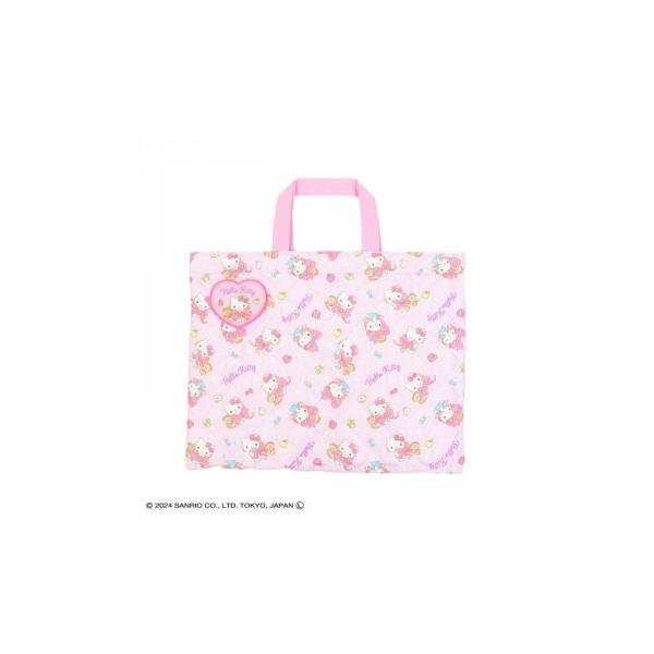 キルトレッスンバッグ サンリオ ハローキティ 130171 キャラクターを前面にプリントしたキルトレッスンバッグです。たっぷり収納出来るので、サブバッグとしてもお使いいただけます。 生産国:中国 素材・材質:ポリエステル 商品サイズ:H31...