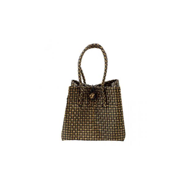 パサールバッグ スクエア SS ブラックゴールド 10223550432 PASAR(パサール)はインドネシア語で市場。パサールバッグとは、バリの女性たちが朝、市場に買い出しに行くときに持っていくPP製のお買い物カゴのこと。軽くて濡れても平...