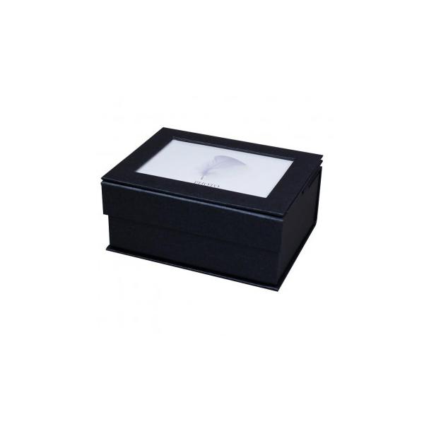 フラワーアレンジ フォトボックス S BK FC-594 写真やカードが入ります。サイズはL版(89×127mm)まで。マグネットが付いているので本体と蓋がピタッとくっつきます。二段階に調節が可能です。 生産国:中国 素材・材質:紙・PVC...