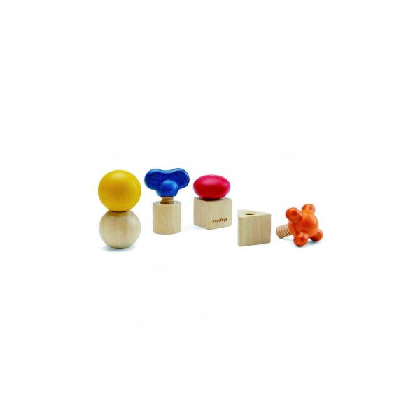 正規輸入品 プラントイ 木製玩具 ナット＆ボルト 5455 4種の幾何学形ボルトとユニークな形のナットは手先の運動にぴったり。5本もしくは数本の指を使ってナットをひねったり、手のひらを使うこともできます。木とプランウッドを組み合わせた新しい...