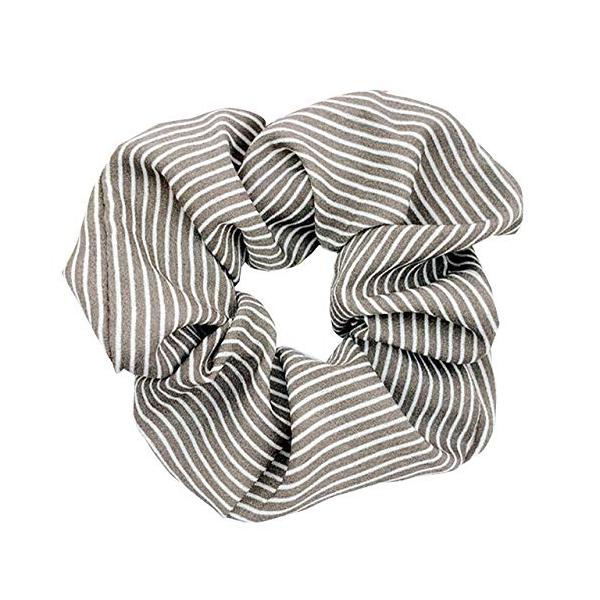 【ご購入後の当店からの連絡はご登録のメールアドレスに通知いたします。必ずご確認ください】ふんわりボリューミーな レディース デザイン シュシュ ヘアゴム 。ボーダー ストライプ デザインで 女性らしいかわいい 仕上がりになっています。シンプ...