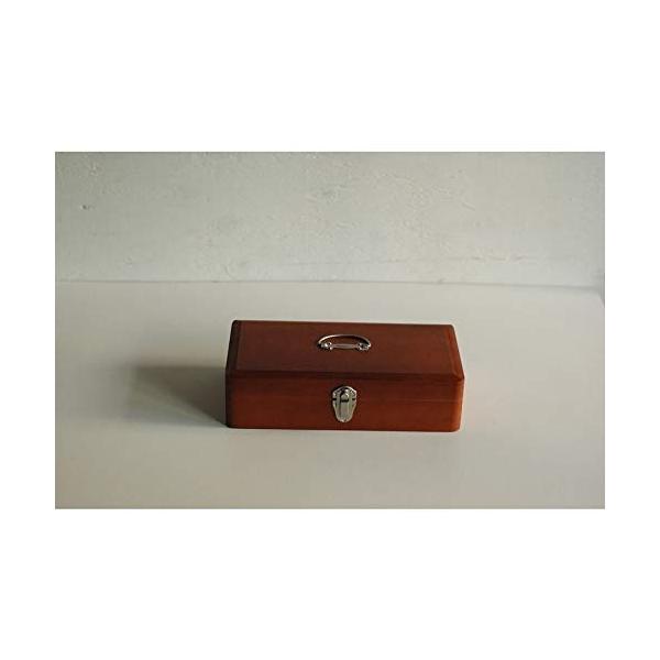 【ご購入後の当店からの連絡はご登録のメールアドレスに通知いたします。必ずご確認ください】【商品概要】サイズ：幅30.2×奥行き16×高さ7.5cm素材：ツガ材　ウレタン塗装【商品説明】マスキングテープの収納にぴったりサイズのお道具箱です。ト...