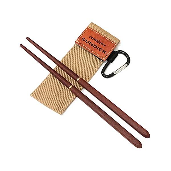 【ご購入後の当店からの連絡はご登録のメールアドレスに通知いたします。必ずご確認ください】【商品概要】耐久性の高い天然マホガニー材を使用した、長さ約20.5cmのジョイント式箸です。屋外での飲食や普段のお弁当用などに最適。手軽に始められるエコ...