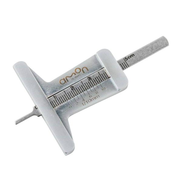 【ご購入後の当店からの連絡はご登録のメールアドレスに通知いたします。必ずご確認ください】【商品概要】タイヤ溝の深さ測定に。最大50ｍｍまで測定できるので大型タイヤも測定可能。【読みやすい・正確性アップ】1/10mmの目盛りで細かく測れる。ノ...