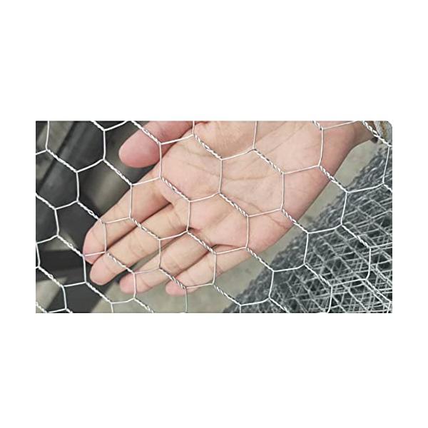 【ご購入後の当店からの連絡はご登録のメールアドレスに通知いたします。必ずご確認ください】【商品概要】隣接する2本の線が捻り合わさって亀甲状に六角に網目を形成した金網です。金網は亜鉛メッキ金網でできて、錆びにくいです。屋外で長期間使用でき、掃...