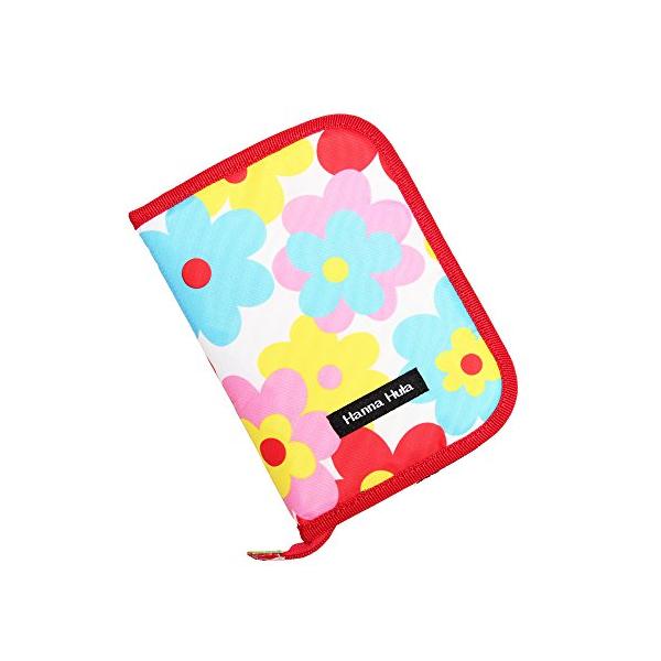 【ご購入後の当店からの連絡はご登録のメールアドレスに通知いたします。必ずご確認ください】【商品概要】お薬手帳や沢山のカード、書類をすっきり収納お金等を入れられるファスナーポケット付ペンホルダー付汚れや水に強い撥水加工通帳や、お財布の中身を整...