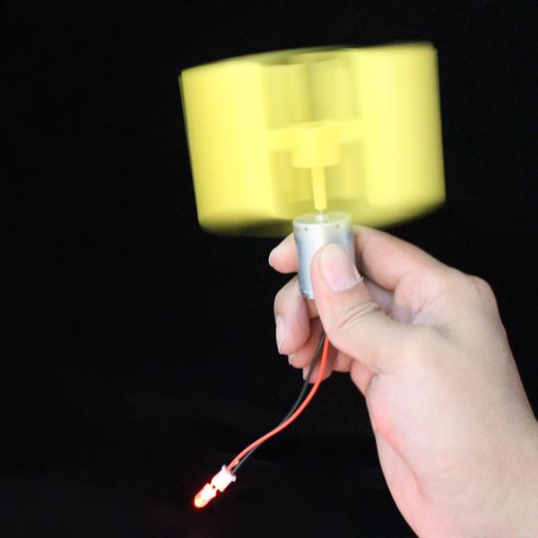 【ご購入後の当店からの連絡はご登録のメールアドレスに通知いたします。必ずご確認ください】【商品概要】小型でデモンストレーションに最適。サイエンスモデルの作成にも使用可能。微風で作業可能。どの方向から風が吹いても作業可能。風力発電の良い教材。...