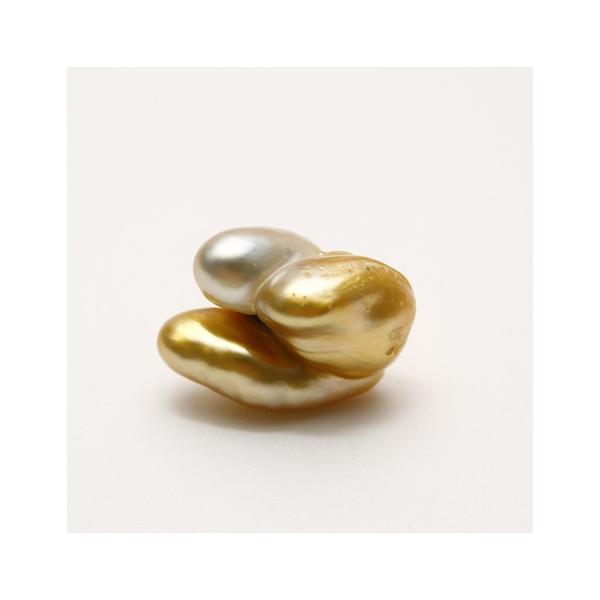 真珠の種類 南洋白蝶真珠 真珠のサイズ 18×14mm真珠の形 バロック真珠の色 ナチュラルゴールドカラー真珠のランク 巻きテリ:良●○○○○悪　　 キズ:少○●○○○多金具の材質 K18製