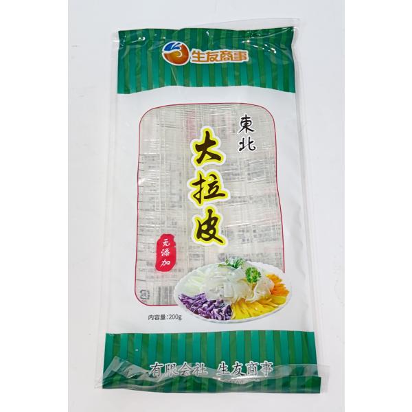 【原材料】緑豆澱粉、じゃがいも澱粉【内容量】200g【賞味期限】パッケージに記載【保存方法】直射日光を避け、常温で保存してください中国東北に有名な食材できしめんのような板状の粉皮、春雨サラダなどにピッタリ！しゃぶしゃぶや火鍋の具材にもおすす...