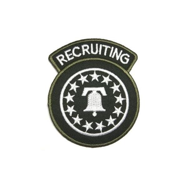 2枚目の写真で大きさ 1cmの方眼となっております。写真で大きさを確認してください。※お客様が見られる環境により画面上と実物では多少色具合が異なって見える場合もございます。予めご了承下さい。裏に糊のついたアイロンで簡単につけることのできるワ...