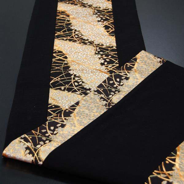 様々な色糸　金糸　箔を織り込んで作った日本の伝統的な金襴織物を使ったリバーシブルテーブルランナーです。 帯のような豪華さと豊かな色彩をお楽しみください。弊社では、日本の伝統　文化を現代の生活に取り入れていただけるように様々なアイテムを企画制...