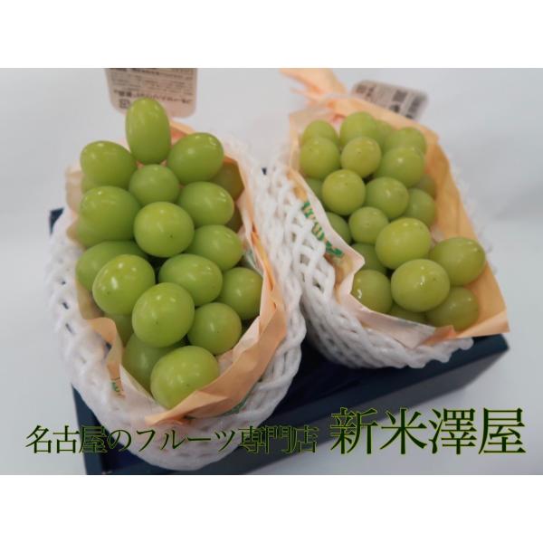 ●商品内容長野県産シャインマスカット１箱２房入※生ものですからお早めにお召し上がりください。●商品サイズ(目安)シャインマスカット：500g前後×2箱：横幅24ｃｍ×奥行18ｃｍ×高さ12.５ｃｍご不明な点がございましたらお気軽にお問い合わ...