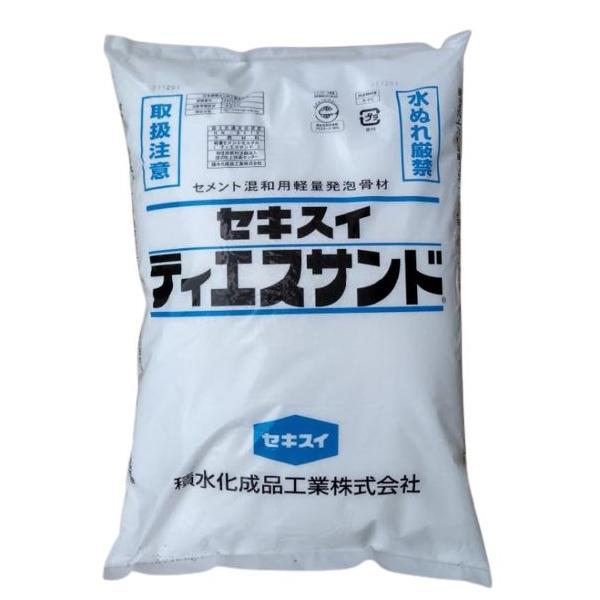 ティエスサンドは、発泡ポリスチレンの細かい粉砕粒を骨材とした左官材料です。ティエスサンドとセメントで練り上げたティエスサンドモルタルは、コンクリート躯体への下地調整材としての数々の特長を備えています。