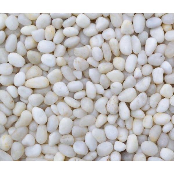 敷き詰めるだけで和風の庭園の様な雰囲気になります。お庭や玄関周りなどにもお使い頂けます。磨きがかかっていますので乾いた状態でも濡れたような光沢があります。