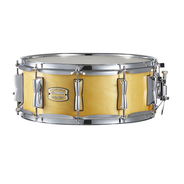 ヤマハ ステージカスタムバーチ 14"×5.5" スネアドラム単品100%オールバーチシェルを使用。ワンピースラグ採用により、強い圧着力でシビアなチューニングにも正確に応えます。