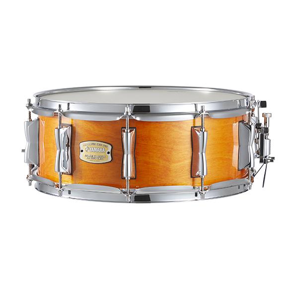 ヤマハ ステージカスタムバーチ 14"×5.5" スネアドラム単品100%オールバーチシェルを使用。ワンピースラグ採用により、強い圧着力でシビアなチューニングにも正確に応えます。