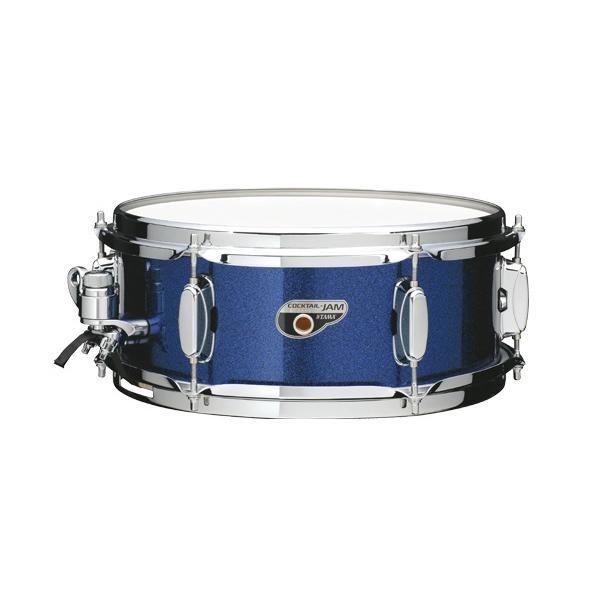 Cocktail-JAM Snare Drum 12"x5"Cocktail-JAM スネアドラムは、オールバーチ・シェルを採用した12”x5”の小口径スネアドラム。TAMA サウンドの伝統であるオール・バーチ・シェルを6ply/6mm厚に...