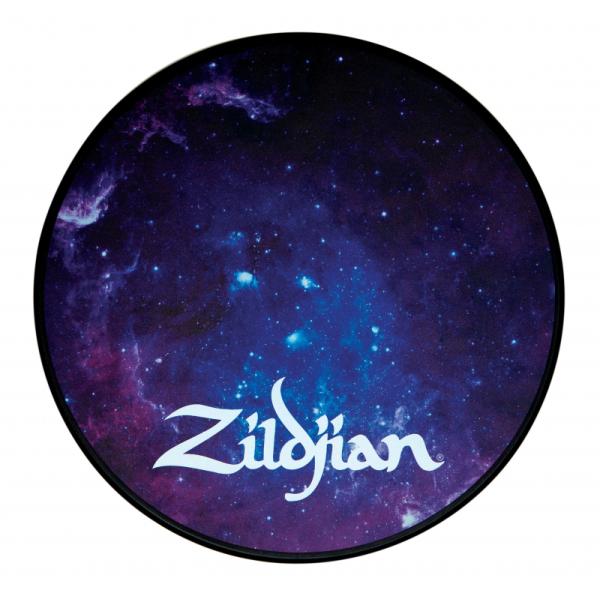 Zildjian Galaxy Practice Pad（ギャラクシー プラクティスパッド）は、大胆でカラフルなアートワーク、優れたレスポンスを得られる打面、しっかりとしたベース、そして使用中にパッドを固定する滑り止めが特徴です。ドラムセッ...