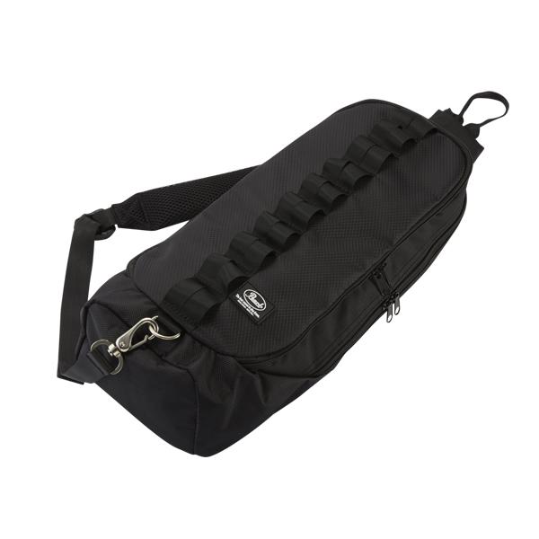 襷（タスキ）掛けタイプで、約5~6ペア収納可能。フロアタムに引っ掛けるフック付で、スマートホンや財布、タブレット等も収納可能。※商品画像のスティック・タブレットは付属致しません。