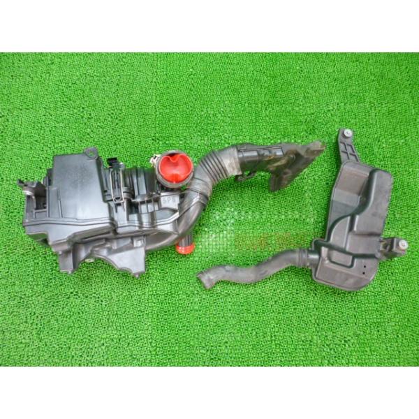 **** 商品説明を必ずご確認ください ****部品管理番号：378749202529050部品メーカー：ヒタチメーカー純正品番：17201-5P6-008部品名：エアクリーナーASSY部品メーカー品番：AFH70M-41C 3Z21部品区...