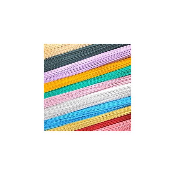 店主が仕事の素材として使っている水引は数百色。もともと贈り物などに結ぶ物ですから、リボン代わりに使っていただくのもいいと思います。水引の長さは3尺（約90センチ）、芯は和紙のこよりでできています。張りと光沢があり、硬さがあるので、慣れないと...