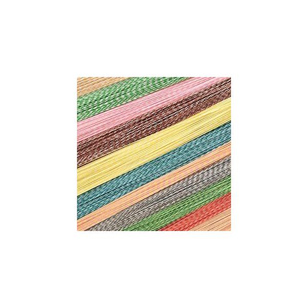 店主が仕事の素材として使っている水引は数百色。もともと贈り物などに結ぶ物ですから、リボン代わりに使っていただくのもいいと思います。水引の長さは3尺（約90センチ）、芯は和紙のこよりでできています。ラメのような光沢のある素材が混じった糸で巻か...