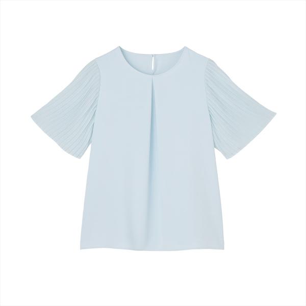 【発売日：2026年04月16日】普段使い、オフィスカジュアルに使いやすく着回しやすいブラウス。シワになりにくく、扱いやすくヘビロテで使いやすいアイテムです。【袖プリーツ ジョーゼット 五分袖ブラウス】ふんわりとした印象のジョーゼット生地は...