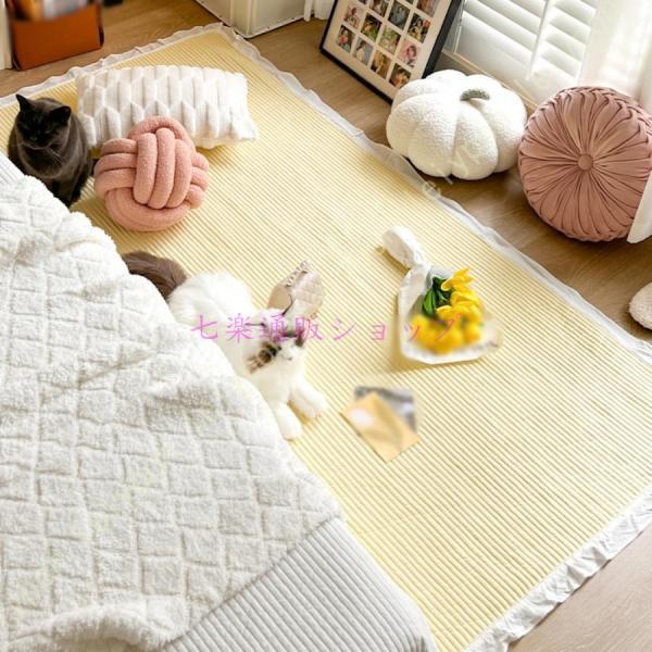 【ご来店ありがとうございます】 特徴●おしゃれ： カーペットを変えるだけでお部屋の雰囲気はぐっと違うものに変わります。仕事から家に帰って、この可愛いカーペットを一目見ると、疲れを一掃されます。●機能：保温、防音、抗菌除臭、防ダニ、オールシー...