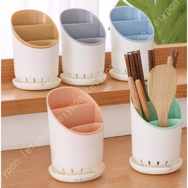 商品の説明多機能収納ブラケット主な機能は箸の水切りですサイズ：A=12*19cm(1個)。具体的な製品とサイズは画像の説明を見てください。注意：製品は箸置きに限り、他の撮影品は含まれていません！【材質】PP+ABS素材で作られています。臭い...