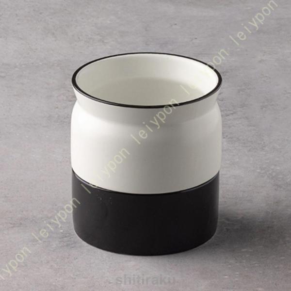 【商品仕様】商品名：箸立て製品：10*11cm。材質：セラミック製。具体的な製品とサイズは画像の説明を見てください。注意：製品は箸置きに限り、他の撮影品は含まれていません。 箸置きは、さまざまな箸、フォーク、スプーンなどの食器を収納できる理...