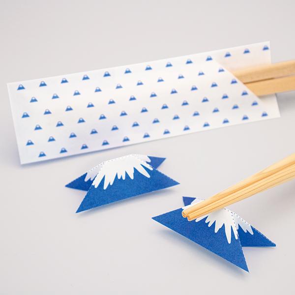 ☆新商品☆［10,000枚入］日本の象徴「富士山」が箸置きになる箸袋。裏面には箸置きの作り方が書いてある折り紙箸袋です。見ながら折れば、誰でも簡単に富士山箸置きを作ることが出来ます。もちろん普通の箸袋としてお使い頂けます。商品名 箸袋折り紙...
