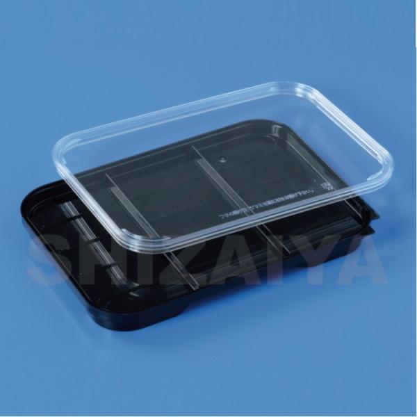 ●サイズ・容量・材質/外寸：254×179×26mm　内寸：240×165×10mm　内容量：0.38L　材質：本体PPフタPS●使用例：珍味出荷用容器　●送料無料出荷単位120　●メーカー：三甲　●メーカー品番：200186　700222...