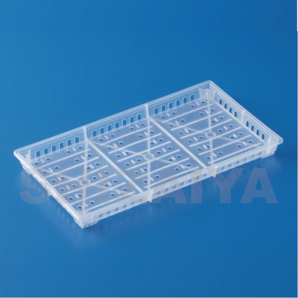 ●容量・材質/全外寸：264×146×21mm　　1ヶ外寸：254×136×15mm　　内寸：250×132×15mm　　内容量：0.5L　材質：PP　　　●使用例：ホタルイカ21匹(7×3)用　●送料無料出荷単位100　●メーカー：三甲　...