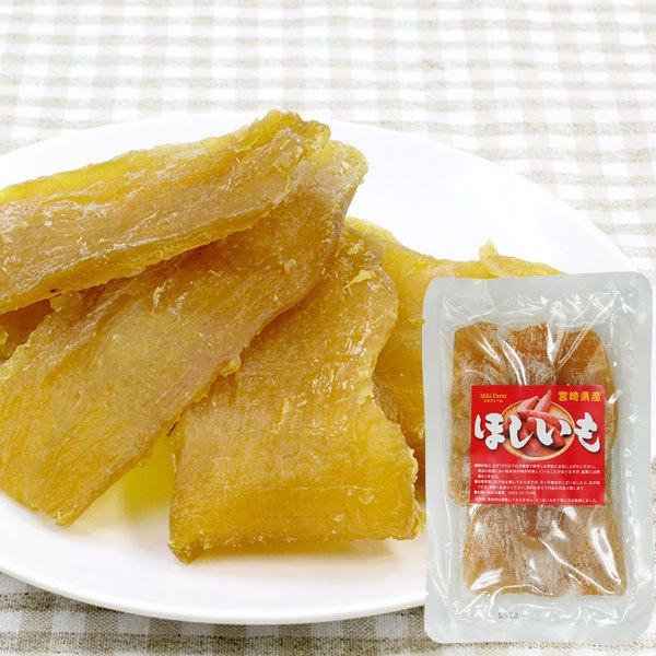 甘みの強い「べにはるか」を宮崎の太陽と霧島連山から吹き下ろす「からっ風」で天日干しを行います。自然にまかせて乾燥させることでさらに甘みが増し、やわらかい干し芋が出来上がります。原料生産から製造までミキファームが行っており、衛生管理も徹底して...