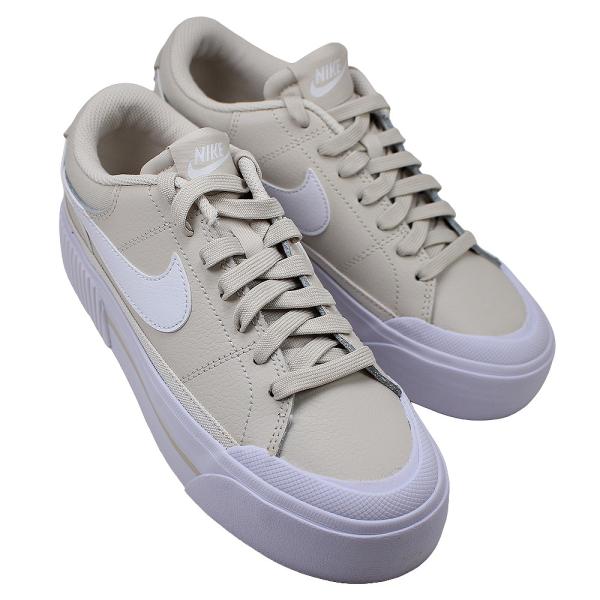 　コート風のスタイルをアップデート。ナイキ コート レガシー リフトでワンランク上のスタイルを実現。 プラットフォームミッドソールが、履きやすい定番デザインに大胆な存在感をプラスします。 人気のフィット感もキープ。※モニターの環境等により、...