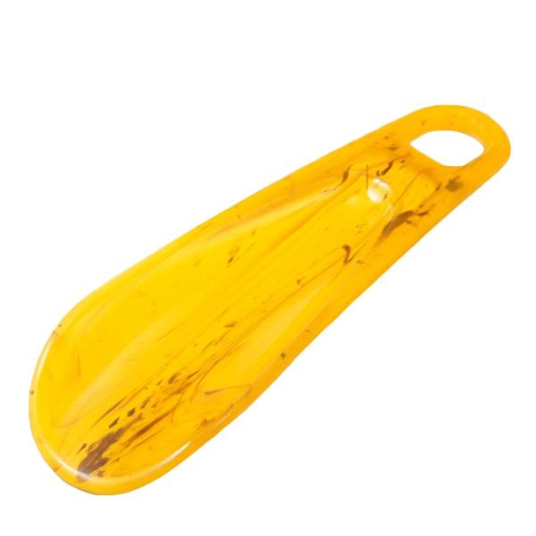 ※商品画像は、ご覧になられているパソコン、ディスプレイ等の設定により、実際の色味とは異なる場合がございます。1つあると便利な携帯用靴べら。さっと取り出せ、持ち運びしやすい小型サイズです。靴を履くときに伸びやすいかかと部分を引っ張らずに履く事...