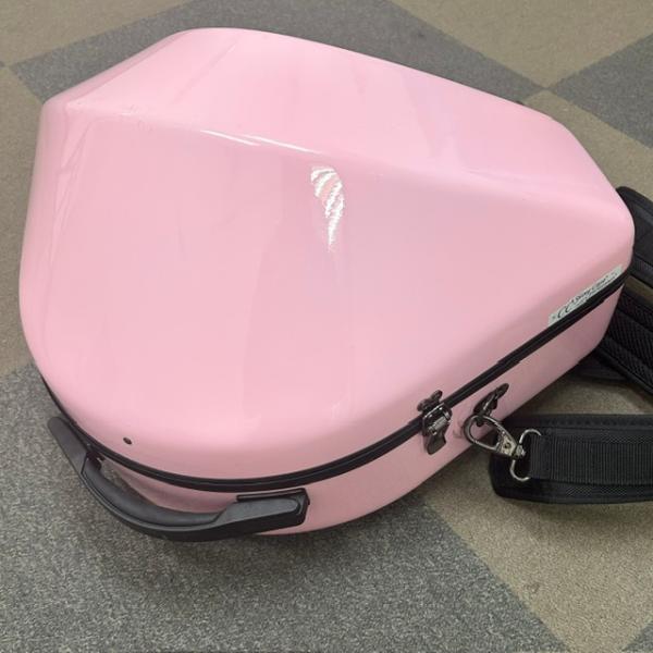 ※この商品は中古品となります。商品写真をご確認いただき、傷や剥がれ、使用感等の状態にご納得いただける場合のみご購入下さい。お客様都合による返品、返金は承りません。ショルダー、手提げ、リュックとそれぞれのスタイルで楽器をスマートに、楽しく持ち...