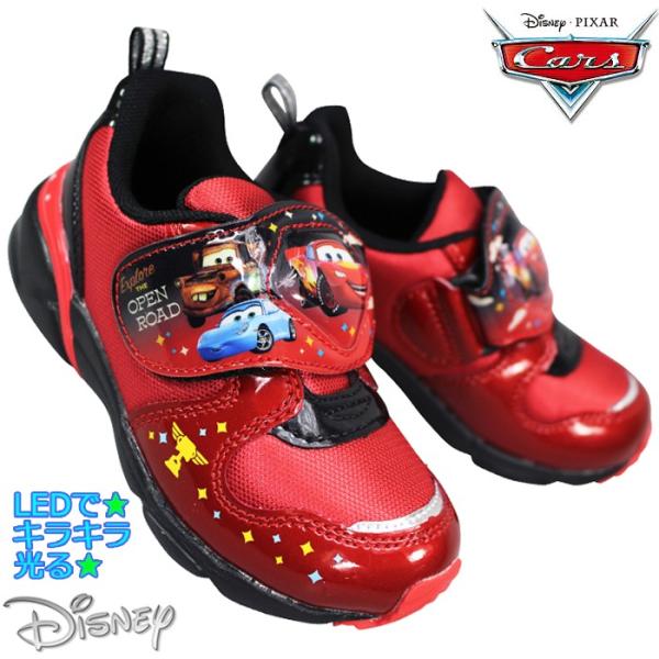 【ディズニー Disney】ディズニーカーズのLEDシューズです。ワンタッチで脱ぎ履きできる一本バンドのジョグタイプです。通園をはじめ、外遊びや運動、お出かけなど、マルチに履いていただけます。甲バンドの発光部分がキャラクターのモチーフを象っ...