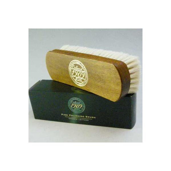 ☆☆☆新商品☆☆☆大変柔らかく密度の高い山羊ブラシは、上質な皮革製品にすばらしい光沢を与え、革本来の風合いが得られます。ラムレザー、ヌメ革、コードバン、爬虫類皮革、ムートン等、デリケートな高級皮革製品のお手入れに最適です。【寸法】　【寸法】...