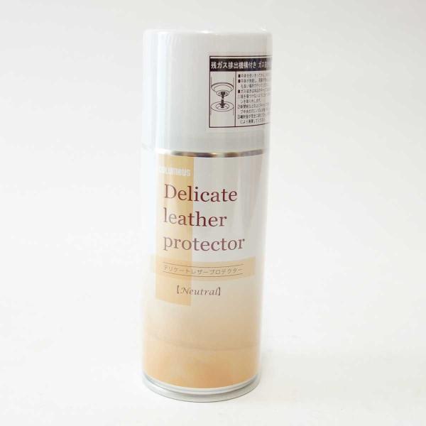 ソフト革の繊維に浸透し、しなやかさと耐水性を与える防水・保護スプレーです。特殊加工の撥水剤を主成分にしたソフト革製品専用のお手入れ材です。ソフト革の繊維に浸透し、しなやかさと耐水性を与える防水・保護スプレーです。通気性を損なわずに防水性を与...
