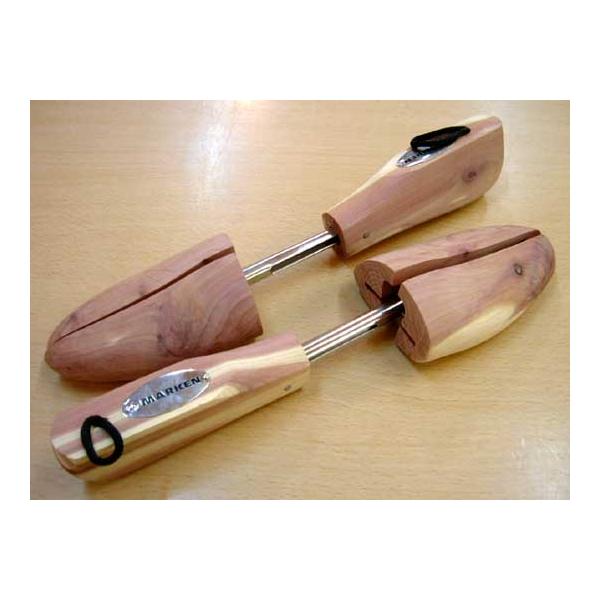 【特長】　●アロマティックシダーは防腐性に優れ、　　香ばしい心地よい香りと優れた防虫性があります。　●スプリングを組みこんだ調整機能により、靴にジャストフィットします。　●靴の中の湿気を良く吸収し靴にとって有害とされる足からでる汗や、　　雨...