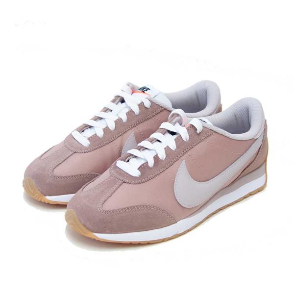 クラシックなランニングスタイルをベースにしたスニーカーです。スエードとナイロンのコンビ素材で、軽やかさとレトロ感を兼ね備えています。クッション性の高いソールとフィット感のある履き口で、快適な履き心地を実現。カジュアルからスポーティーなコーデ...