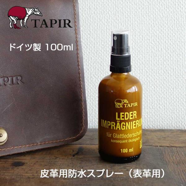 天然素材だけを使ったドイツ生まれの皮革用ケア用品。タピールの表革用防水スプレーは、ホホバオイルが革をケアしながら、ラノリンが雨や汚れから革製品を守ります。ホホバオイルはおだやかな防水性にくわえ、浸透性が高く、革に柔軟性をもたらします。ラノリ...
