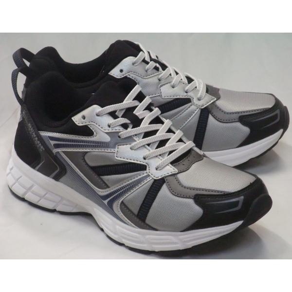 広島化成＜ダンロップリファインド＞のランニングスタイルのスニーカーです。軽くてゆったり履ける幅広4E設計で、アッパーに撥水(水を弾く)加工を施した材料を使用しています。屈曲性を重視したフレックス設計により、柔軟に足の動きにフィットします。か...