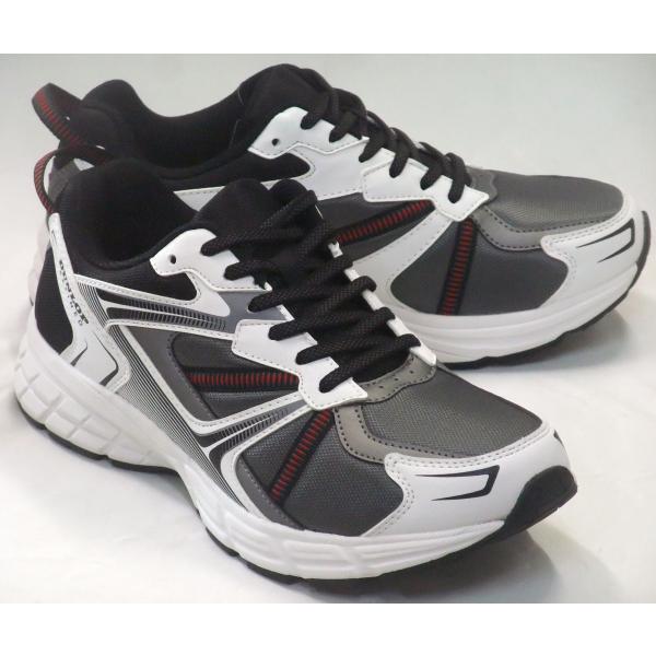 広島化成＜ダンロップリファインド＞のランニングスタイルのスニーカーです。軽くてゆったり履ける幅広4E設計で、アッパーに撥水(水を弾く)加工を施した材料を使用しています。屈曲性を重視したフレックス設計により、柔軟に足の動きにフィットします。か...