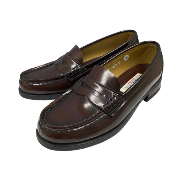 通勤・通学時の靴として不動のダントツ人気No.１のハルタのローファー。伝統と実績に裏づけされた確かな品質。MADE IN JAPAN◆アッパー：合成皮革◆ソール：合成ゴム底◆ヒールの高さ：約3.0cm◆ワイズ：3E◆足入れ：標準※丁度良いと...