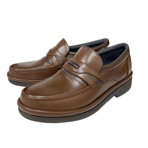 THREE COUNTRYの天然皮革を用いた超軽量コンフォートシューズ。超軽量設計に加えて防滑・耐摩耗の独自開発の特殊配合素材ソールを採用。4Eの幅広設計フロント部分には伸縮性のゴムがあり、足にピッタリとフィット。天然皮革を使用したオーソド...